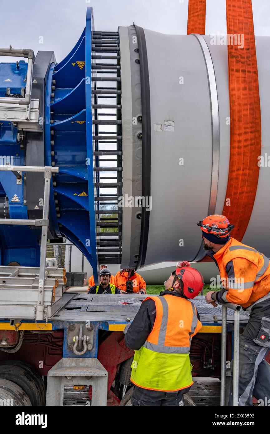 Preparation for the transport of a 68 meter long blade, a wind turbine ...