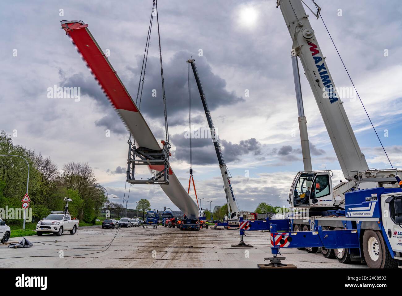Preparation for the transport of a 68 meter long blade, a wind turbine ...