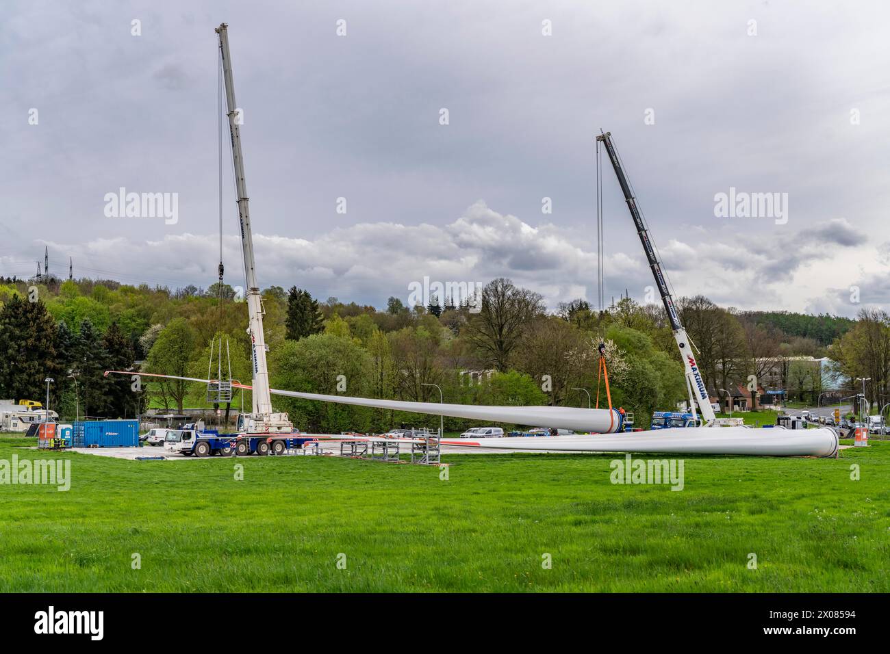 Preparation for the transport of a 68 meter long blade, a wind turbine ...