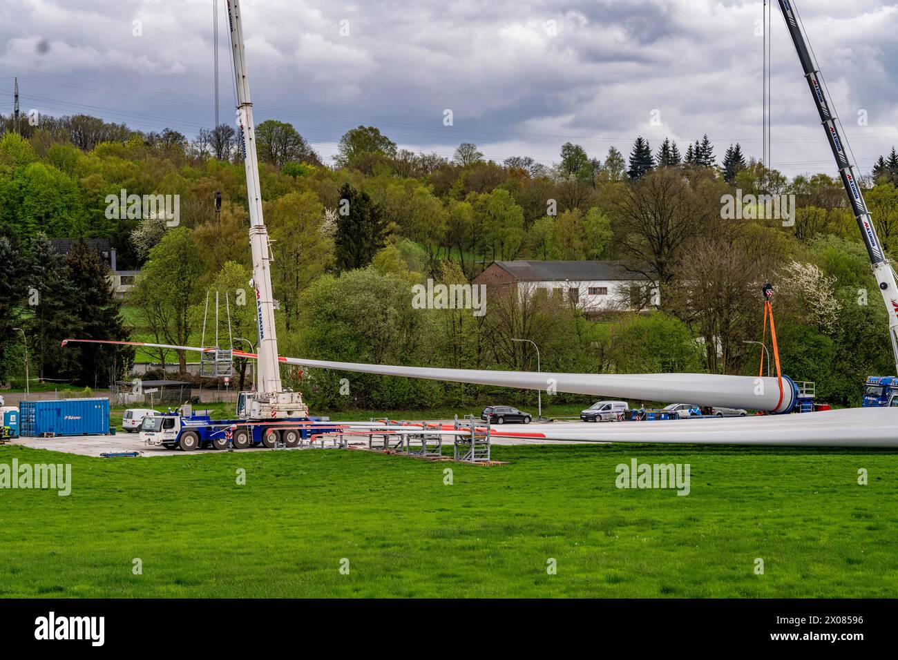 Preparation for the transport of a 68 meter long blade, a wind turbine ...