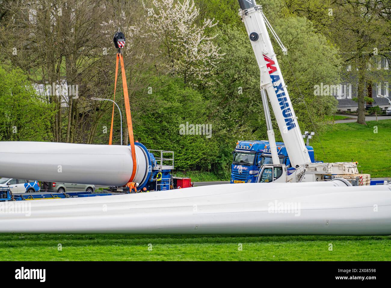 Preparation for the transport of a 68 meter long blade, a wind turbine ...