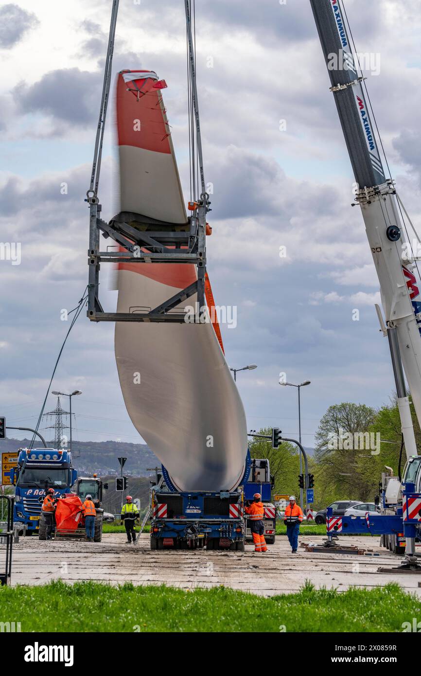 Preparation for the transport of a 68 meter long blade, a wind turbine ...