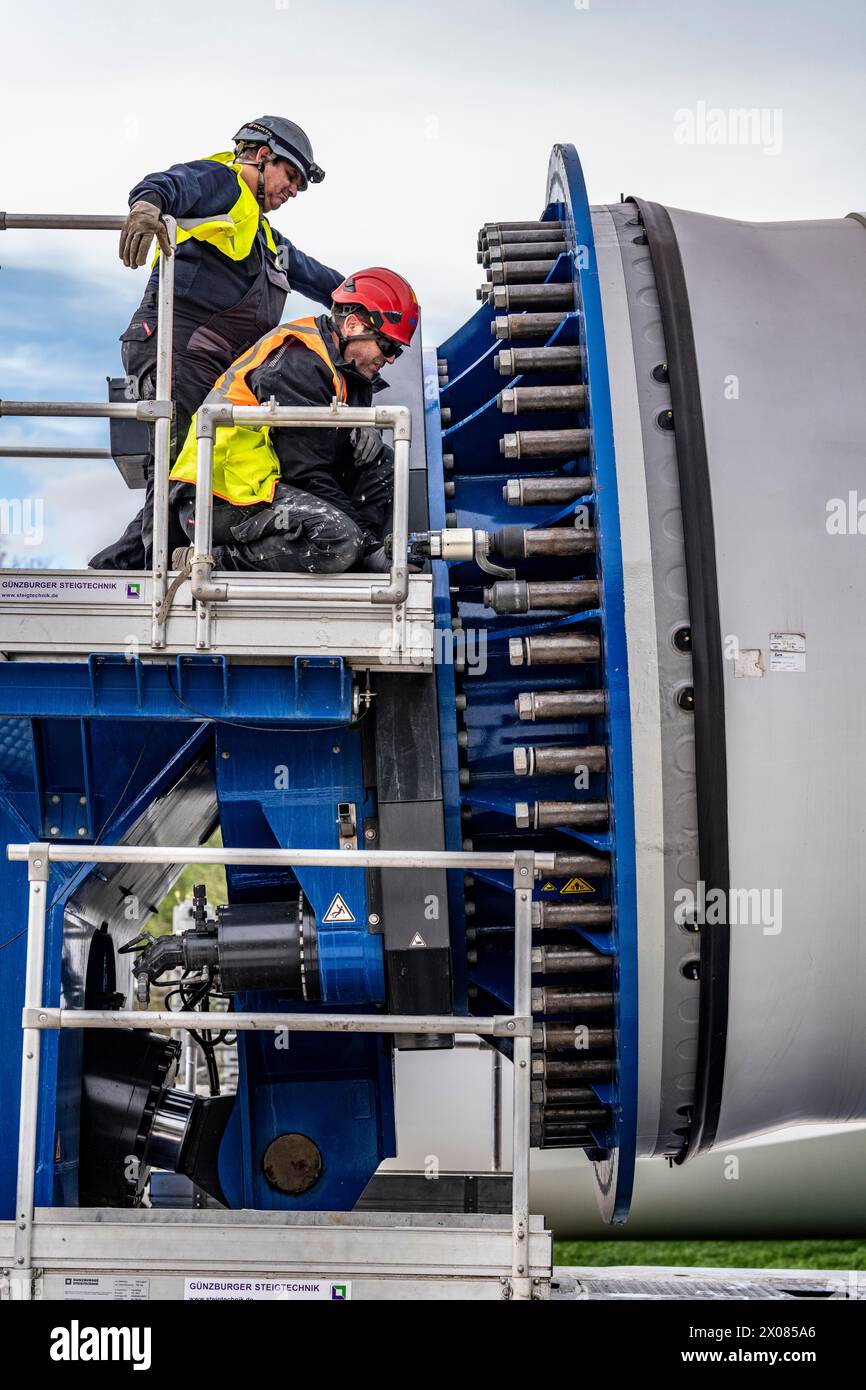 Preparation for the transport of a 68 meter long blade, a wind turbine ...