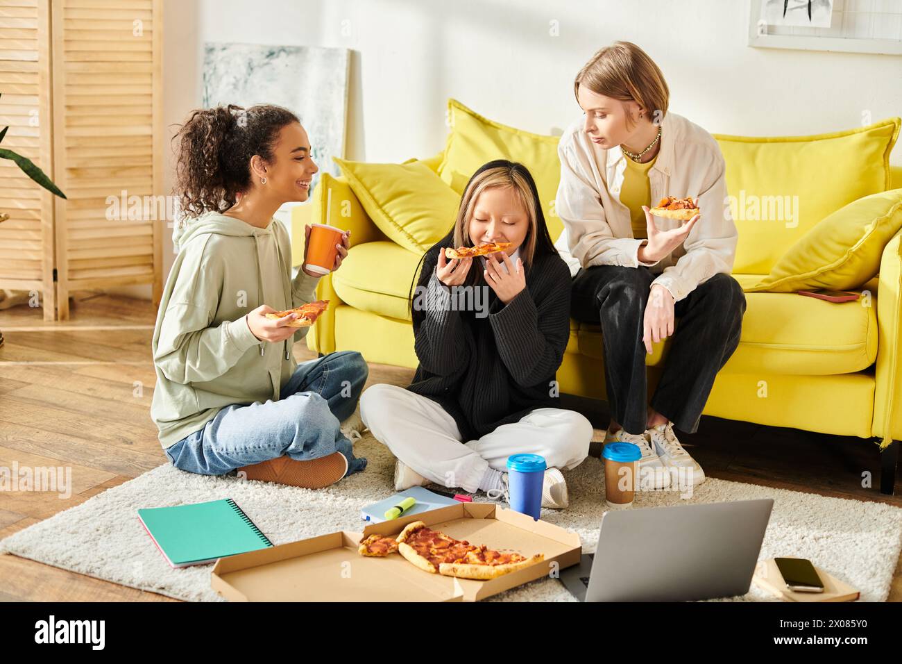 Different races eating a meal hi-res stock photography and images - Alamy