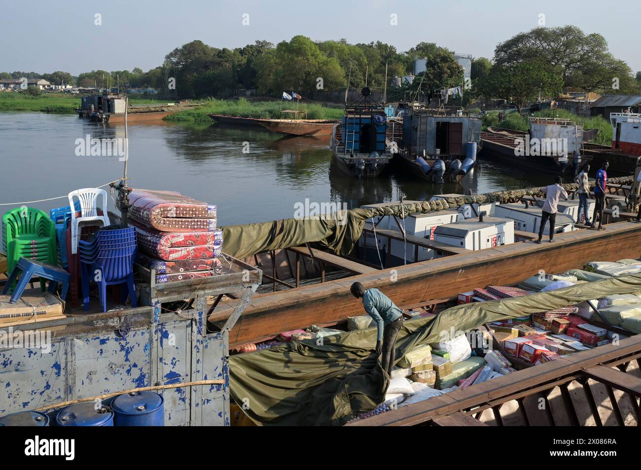 SOUTH-SUDAN, capital city Juba, White Nile river, Hai Jalaba river port ...