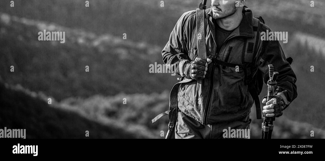 Hunter with shotgun gun on hunt. Deer hunt. Hunter in camouflage ...