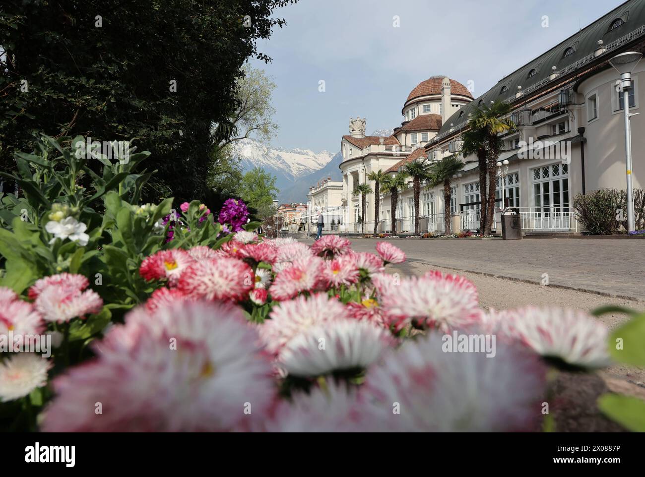 Meran, Südtirol, Italien 09. April 2024: Ein Frühlingstag in Meran ...