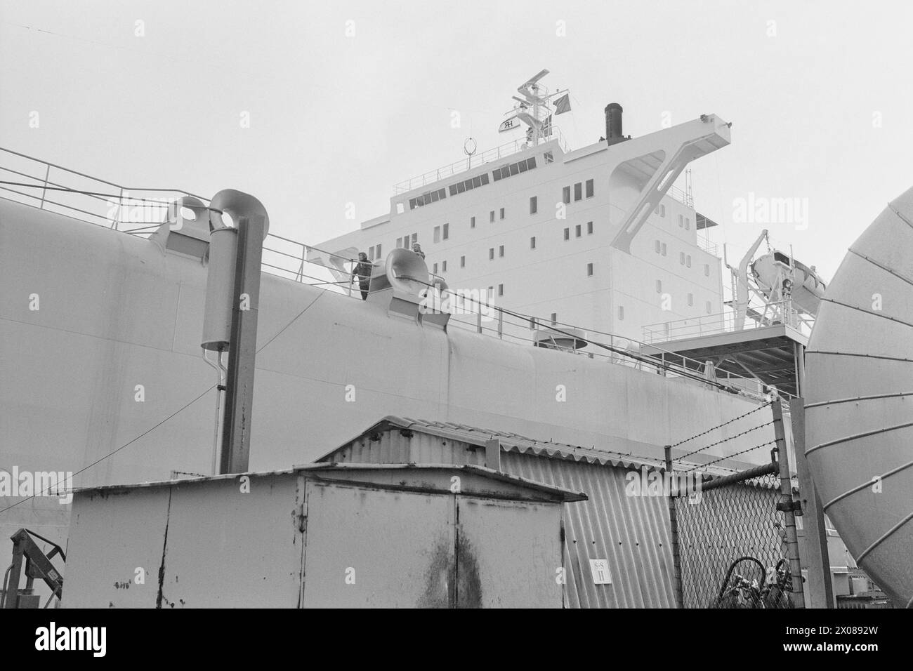 Current 9 - 9 - 1973: Damn Fabian so bigThe oil tanker T/T "Fabian" is ...
