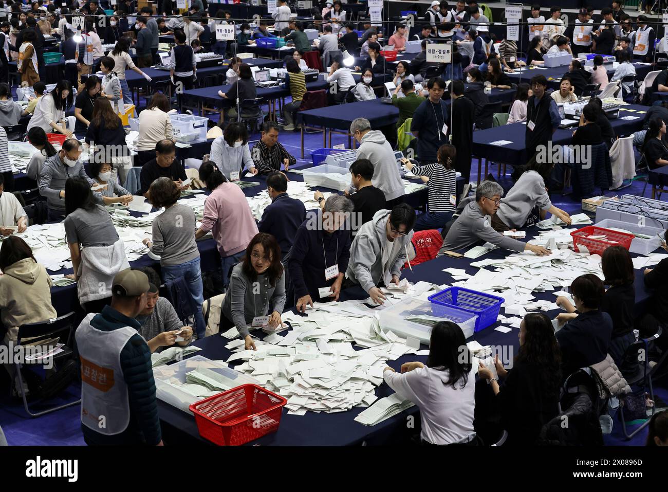 Seoul, South Korea. 10th Apr, 2024. Staff members count ballots at a ...