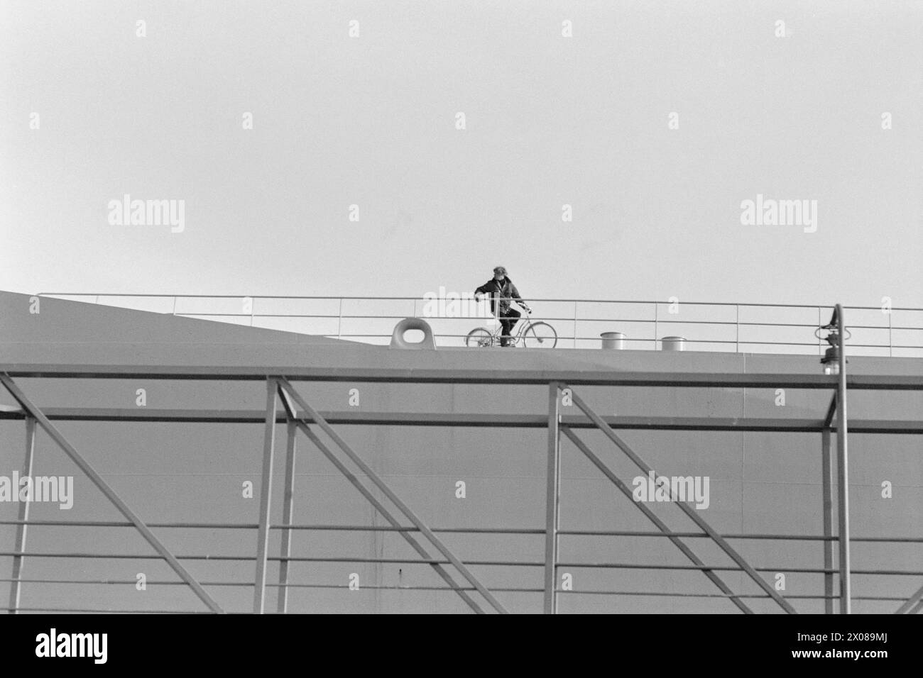 Current 9 - 9 - 1973: Damn Fabian so bigThe oil tanker T/T "Fabian" is ...