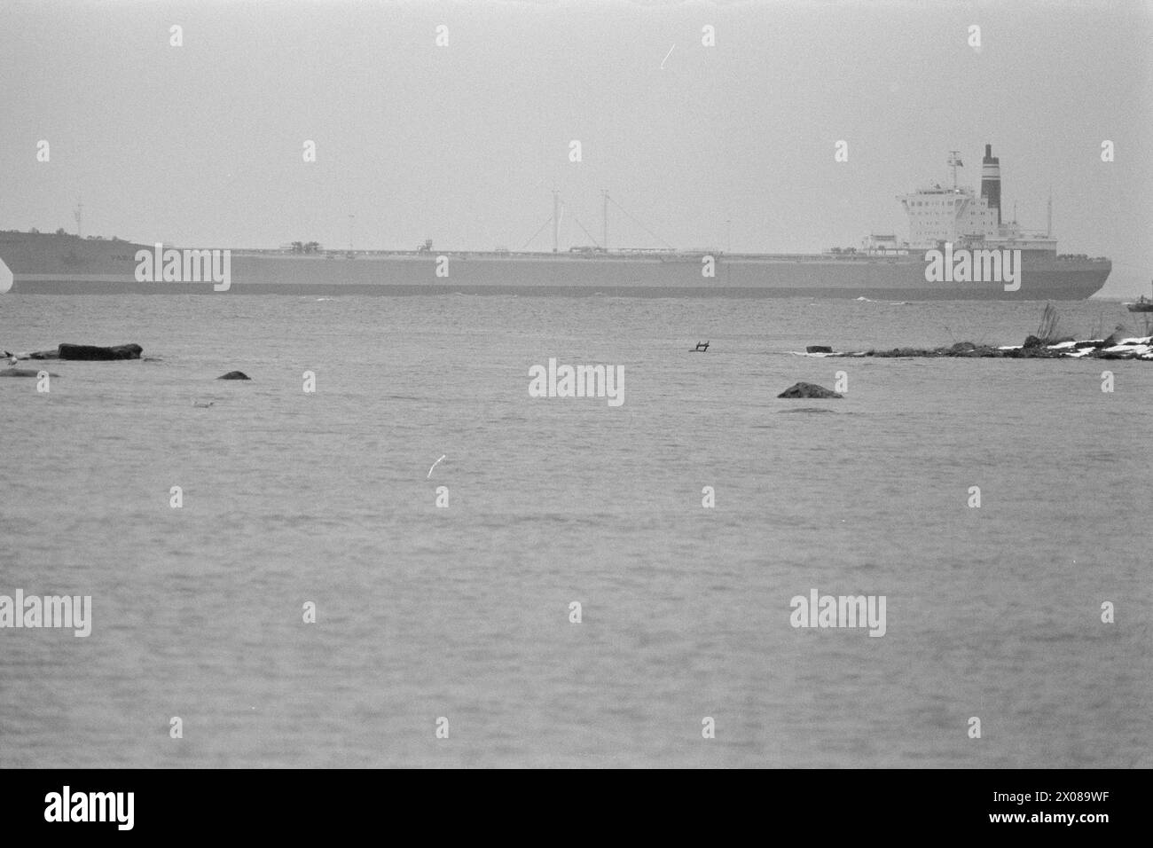 Current 9 - 9 - 1973: Damn Fabian so bigThe oil tanker T/T "Fabian" is ...