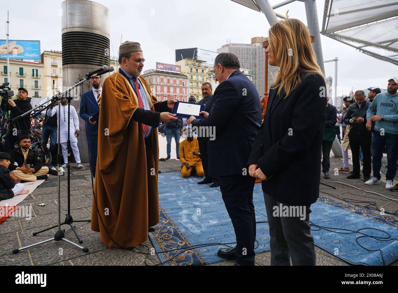 News - Eid al-Fitr, Napoli Eid al Fitr Muslim community members pray at ...