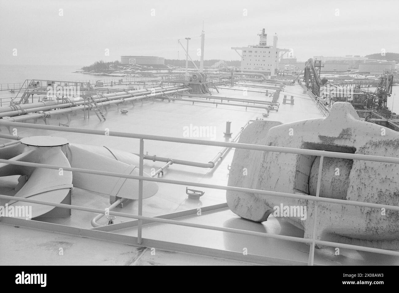 Current 9 - 9 - 1973: Damn Fabian so bigThe oil tanker T/T "Fabian" is ...