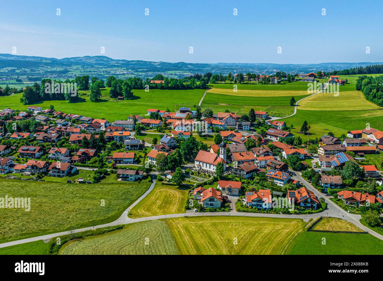 Das Allgäuer Seenland rund um den Rottachsee bei Moosbach von oben ...