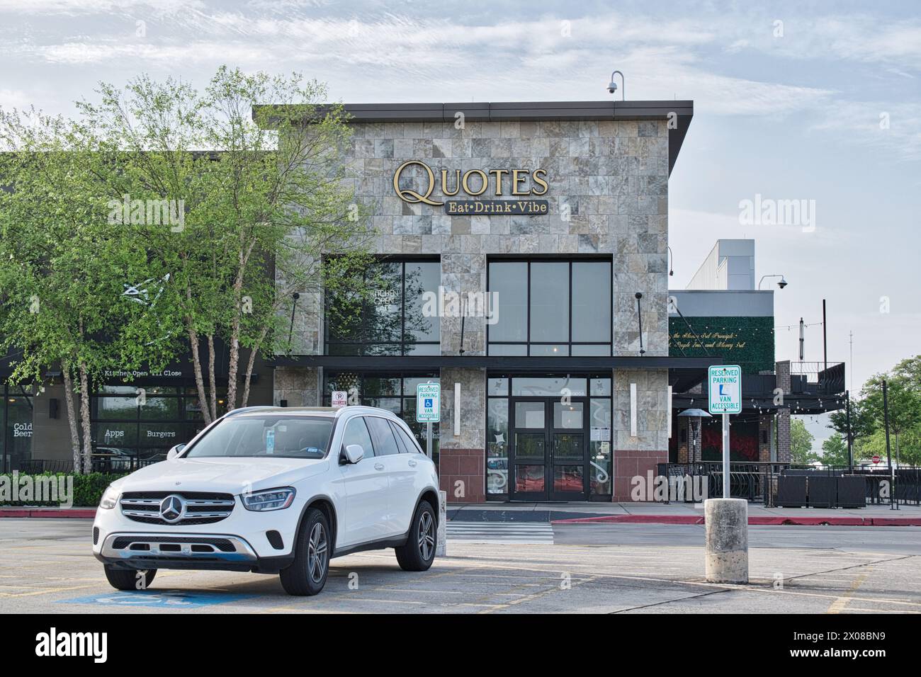 Houston, Texas USA 04-07-2024: Quotes restaurant storefront exterior ...