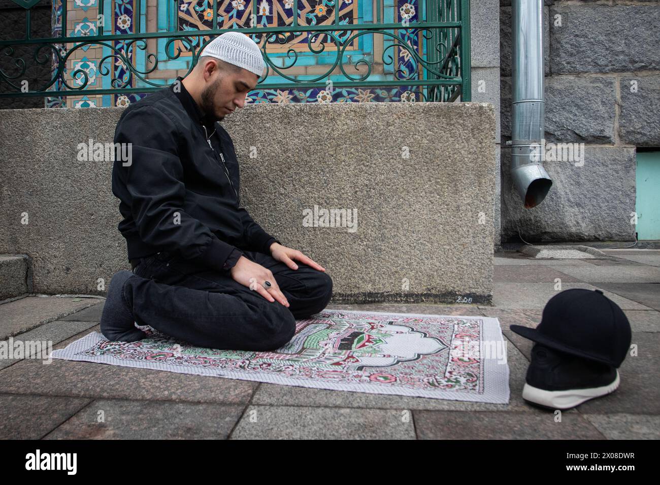 St. Petersburg, Russia. 10th Apr, 2024. Muslims offer prayers near the ...