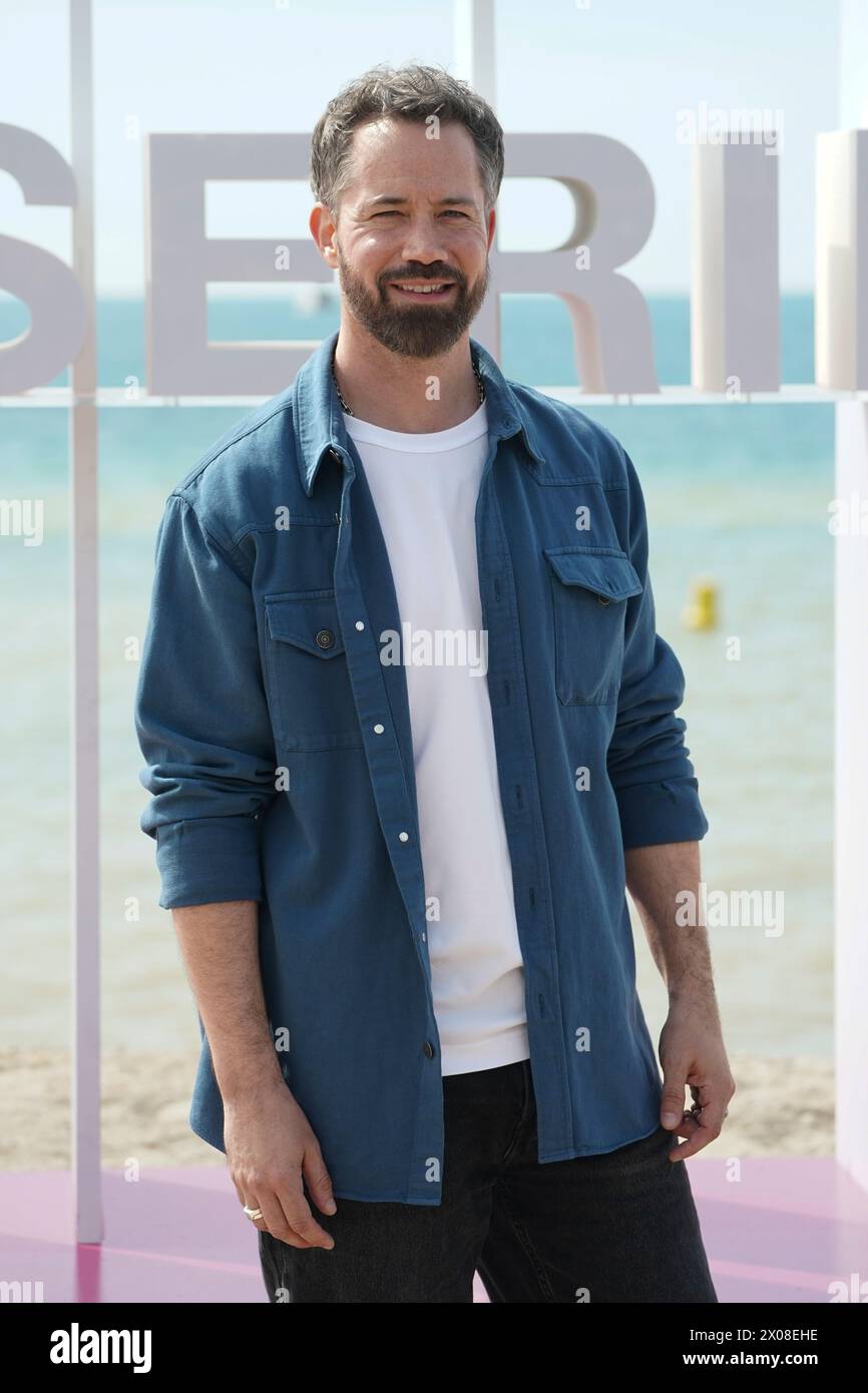 Emmanuel Moire attend the "Demain Nous Appartient" Photocall during the ...