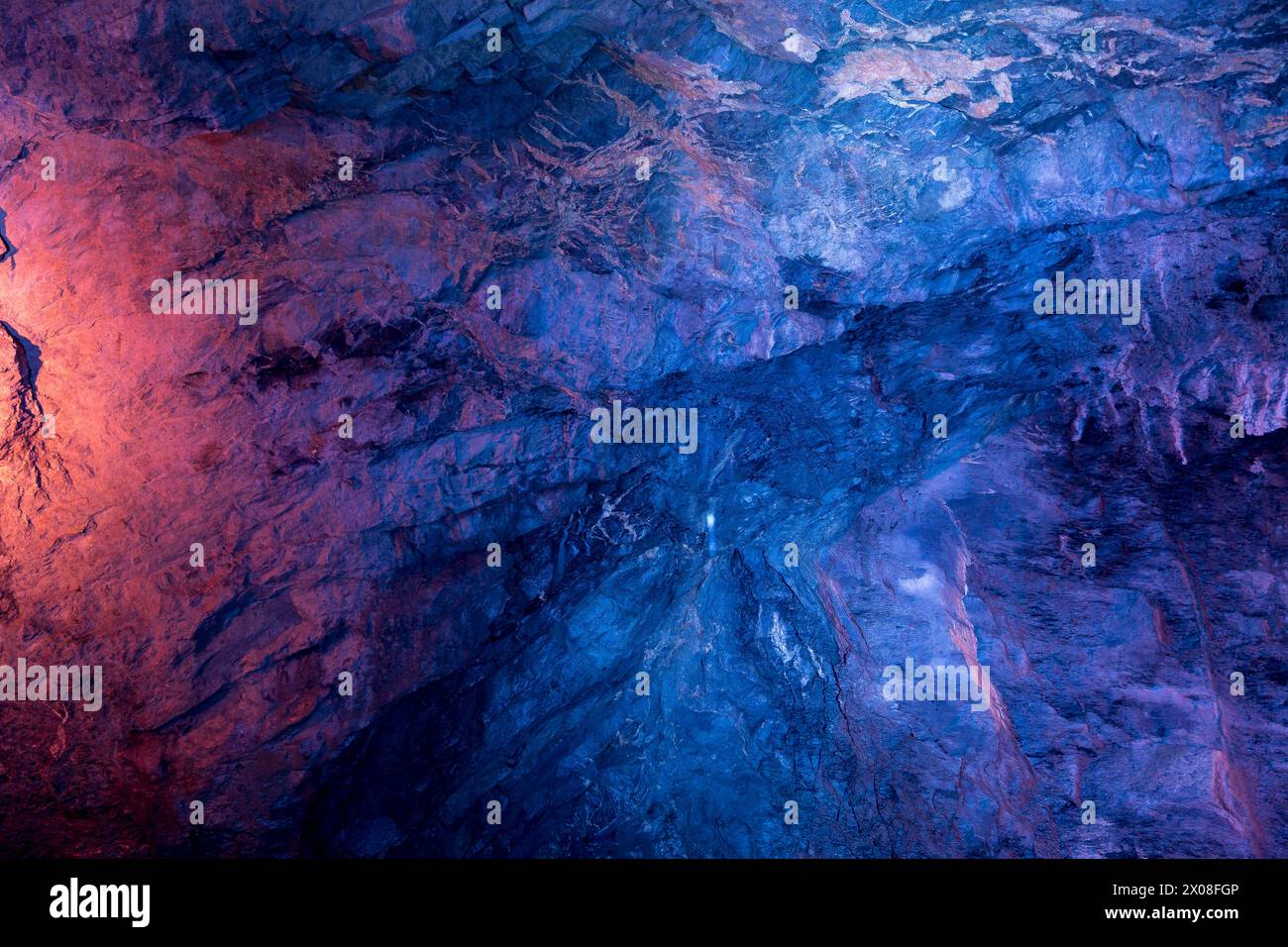 die bei Nacht farblich beleuchtete Taminaschlucht und die Tamina, Altes ...