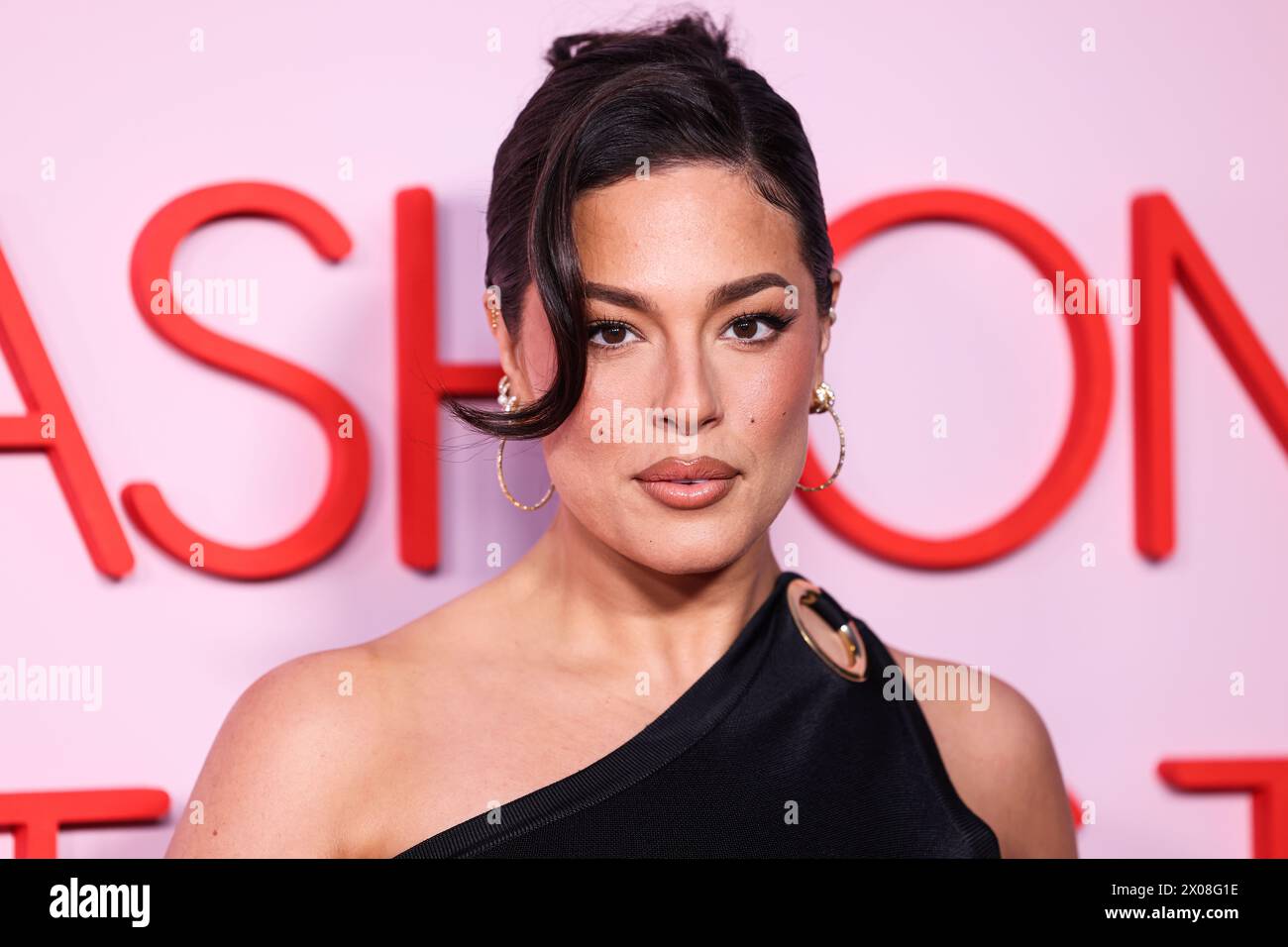 BEVERLY HILLS, LOS ANGELES, CALIFORNIA, USA - APRIL 09: Ashley Graham ...