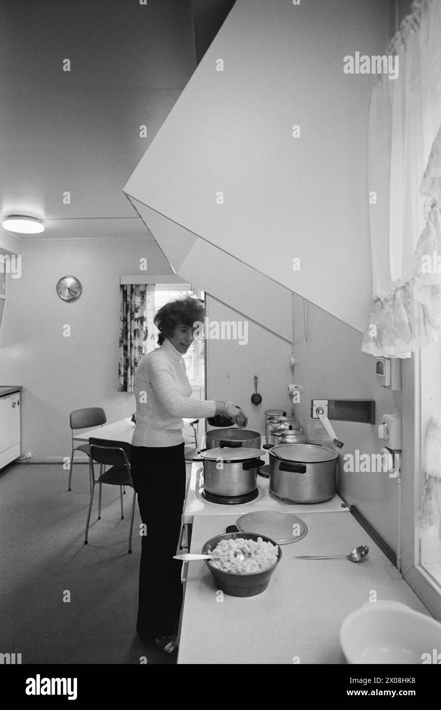 Actual 13 - 5 - 1973: Prisoner - But freeSeven prisoners are serving ...