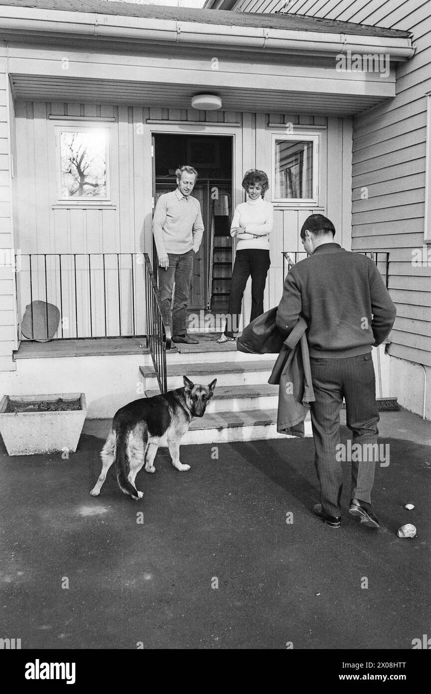 Actual 13 - 5 - 1973: Prisoner - But freeSeven prisoners are serving ...