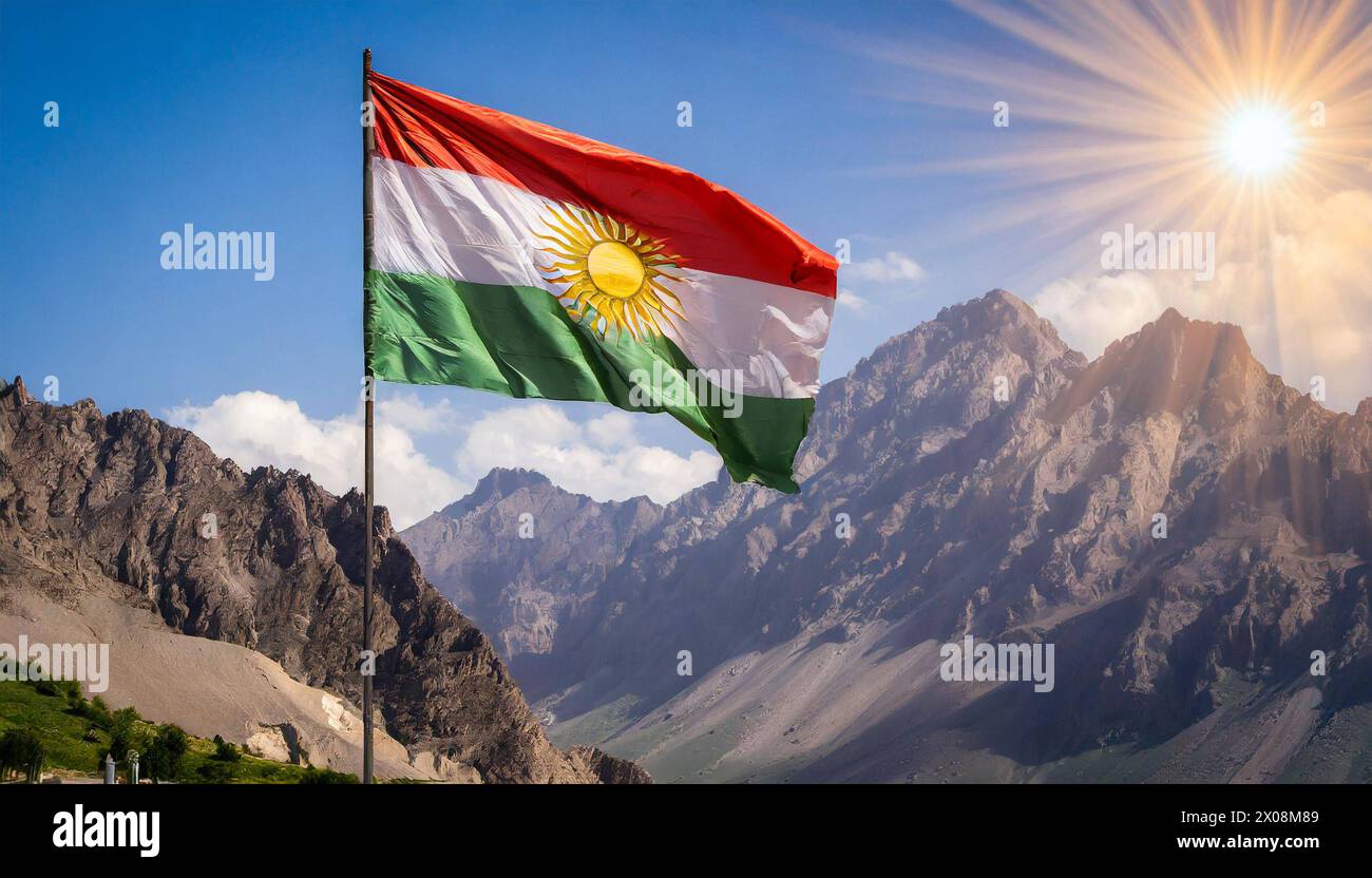 Die Fahne von Kurdistan flattert im Wind Stock Photo - Alamy