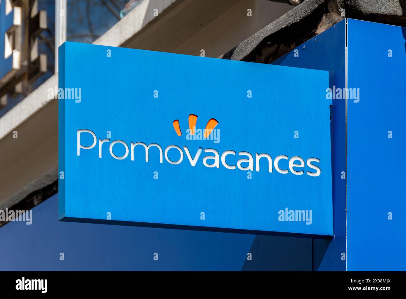 French travel agency sign hi-res stock photography and images - Alamy