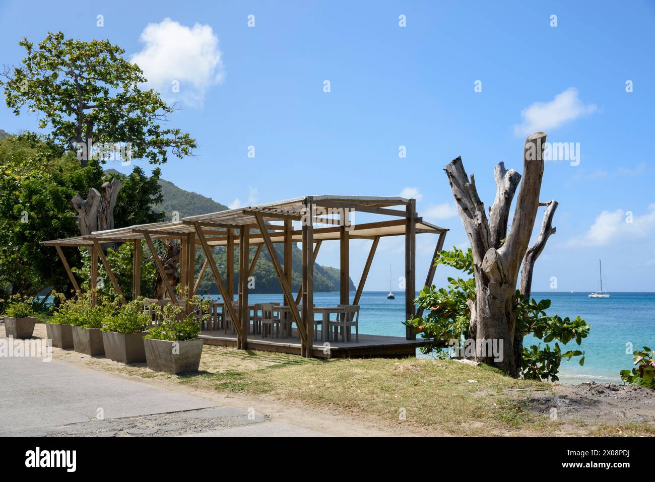 Mangoz Beach Club bar and restaurant on Lower Bay beach, Bequia Island ...