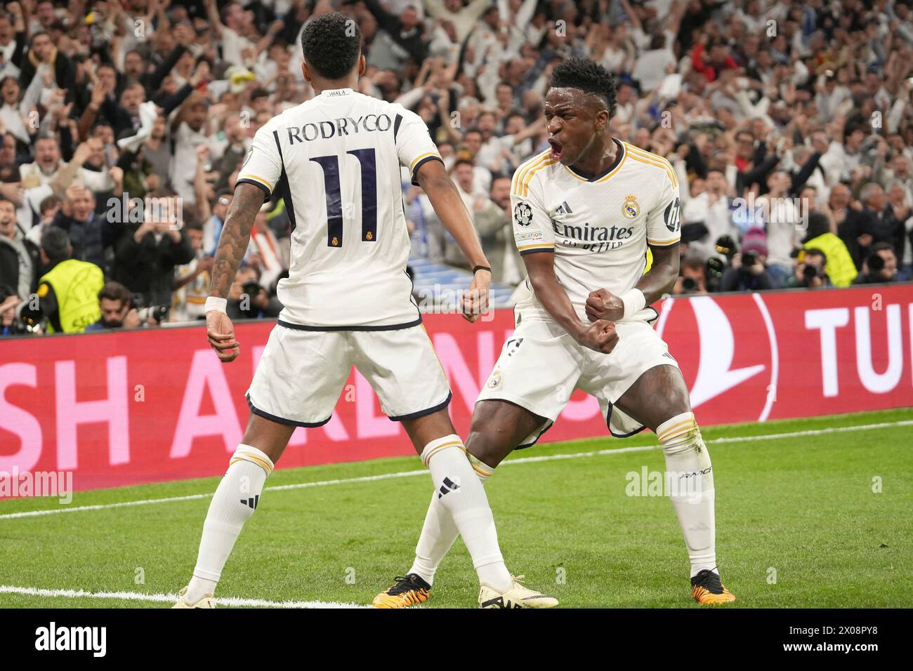 Rodrygo Goes of Real Madrid celebrates his goal with Vinicius Junior ...