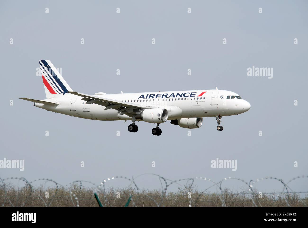 Air France (one of the largest airlines in the world), Airbus A320 ...