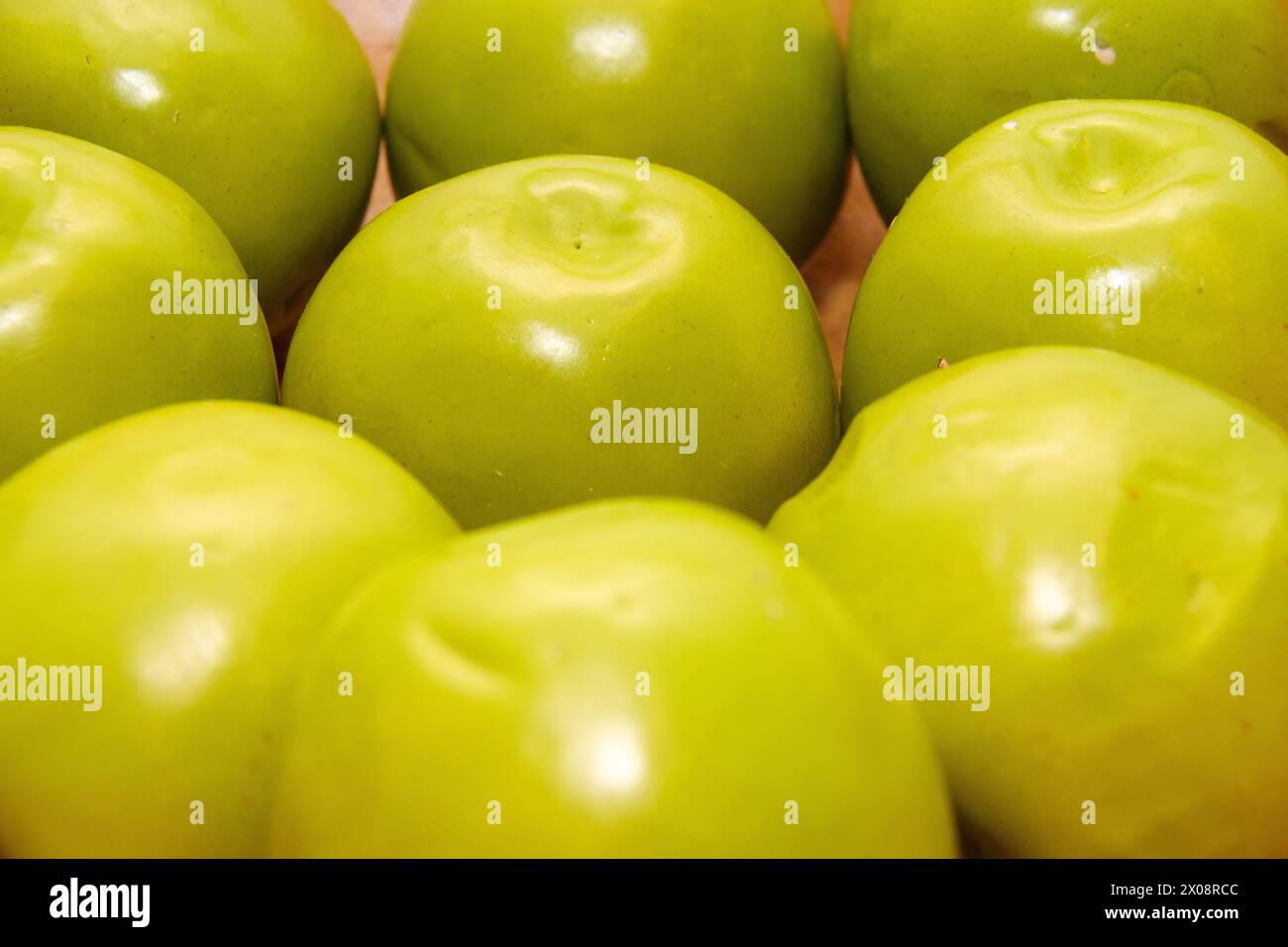 Green apple on a table in Rio de Janeiro, Brazil Stock Photo - Alamy