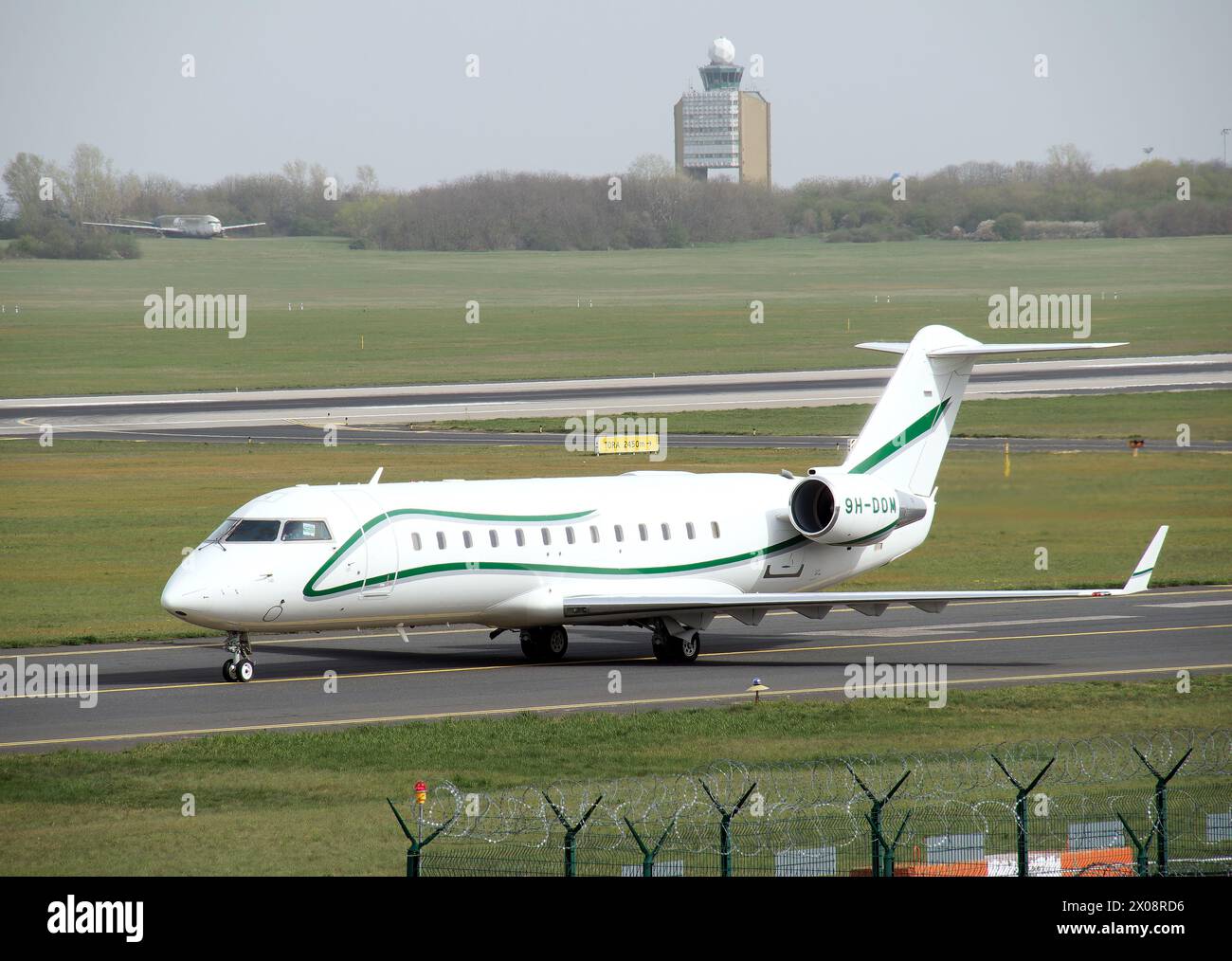 Avmax airlines hi-res stock photography and images - Alamy