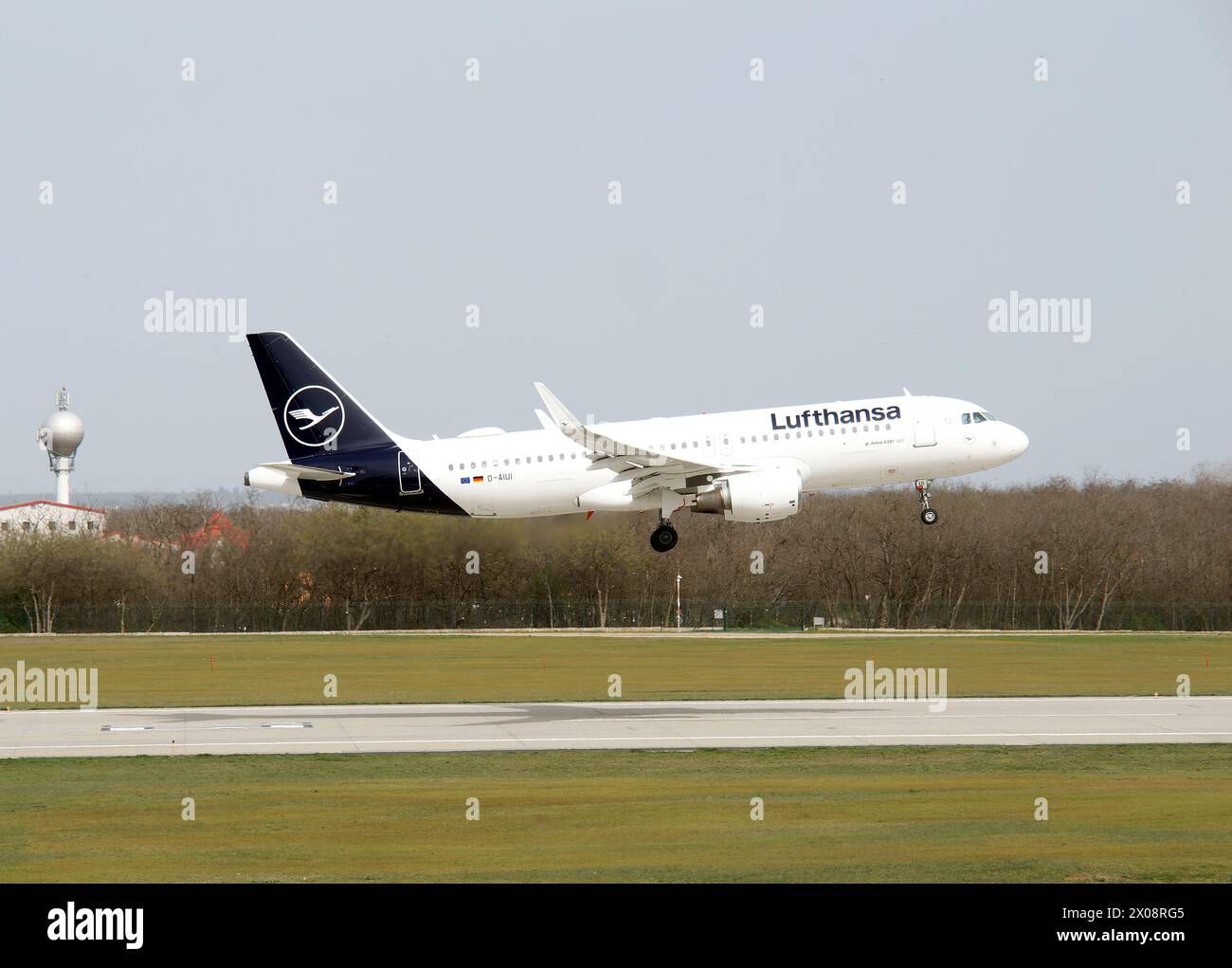 Lufthansa (is the largest German airline), Airbus A320-200 airplane ...