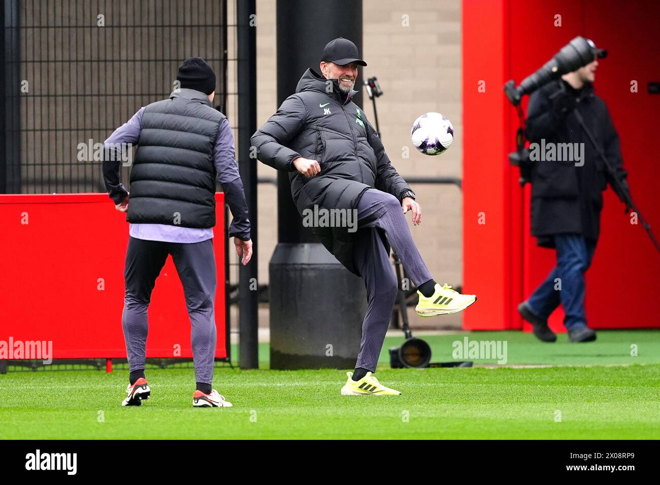 Liverpool manager Jurgen Klopp (right) during the training session at ...