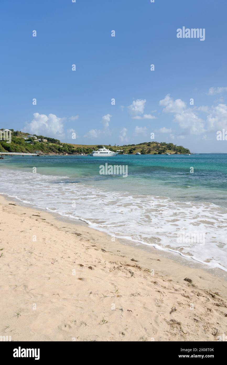 Friendship at beach hi-res stock photography and images - Alamy