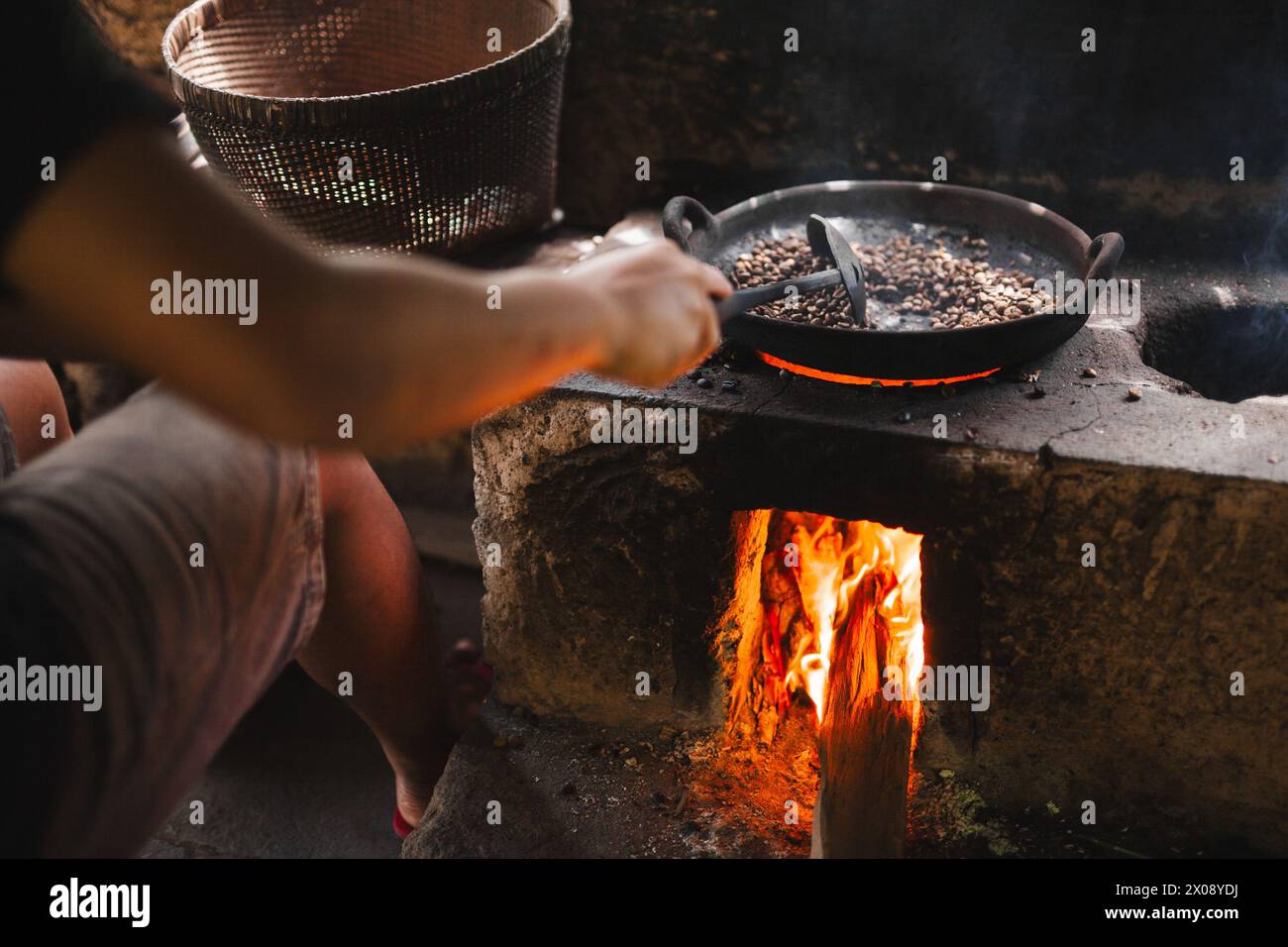 Indigenous cooking method hi-res stock photography and images - Alamy