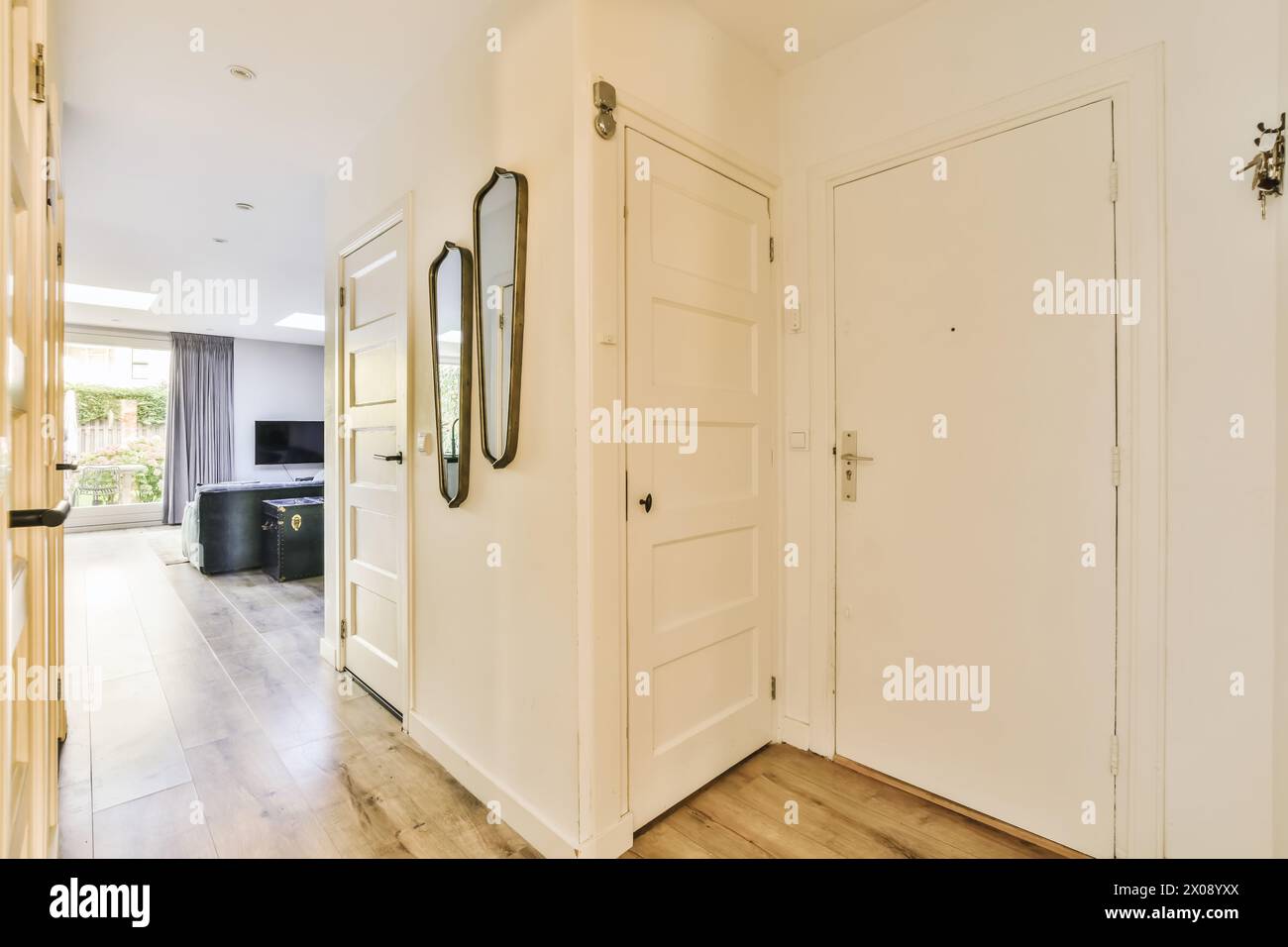 Well lit entryway hi-res stock photography and images - Alamy