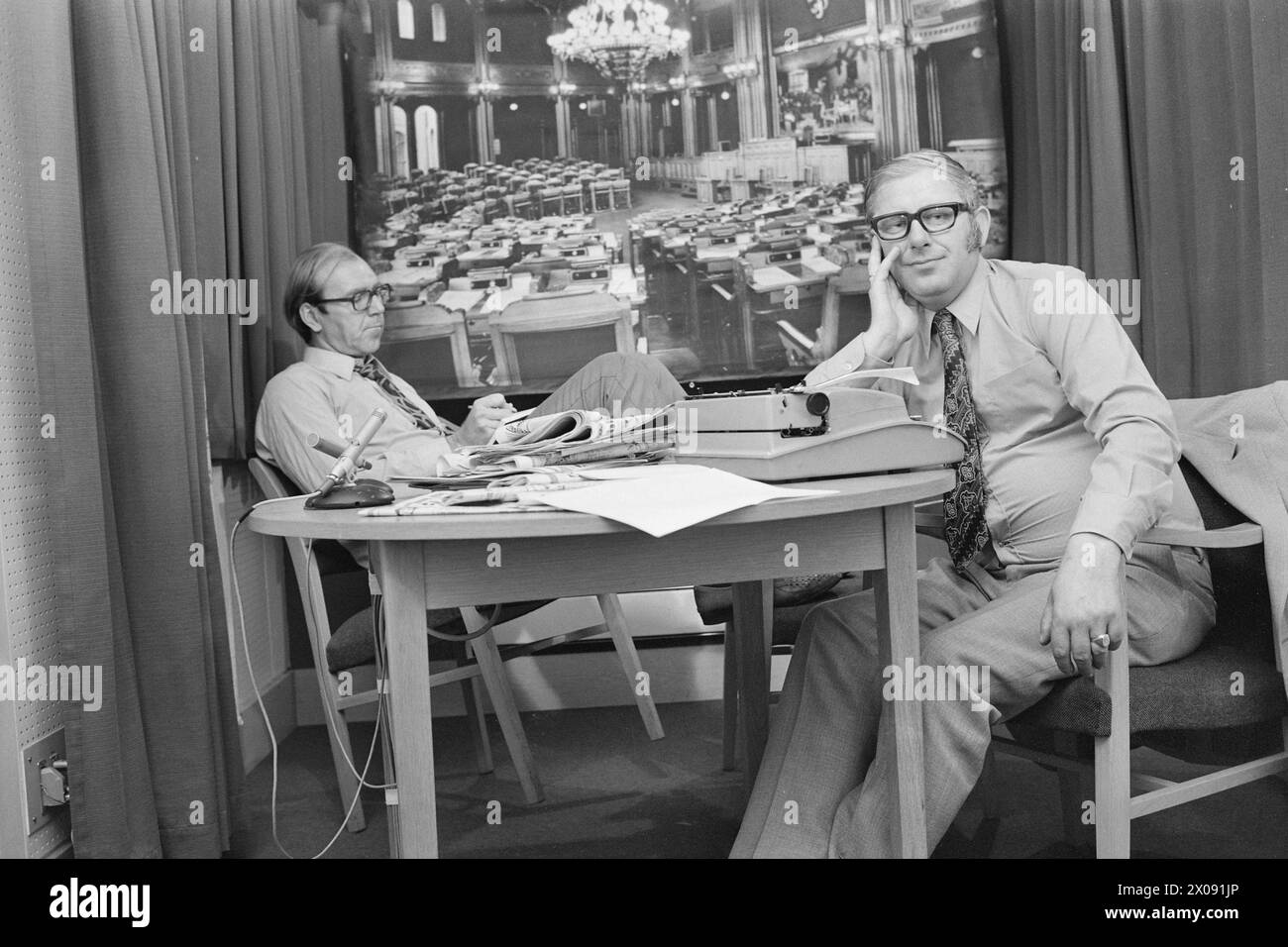 Aktuell 35-2-1973 : Radar-par ute av kursHerbjørn Sørebø og Lars-Jacob ...