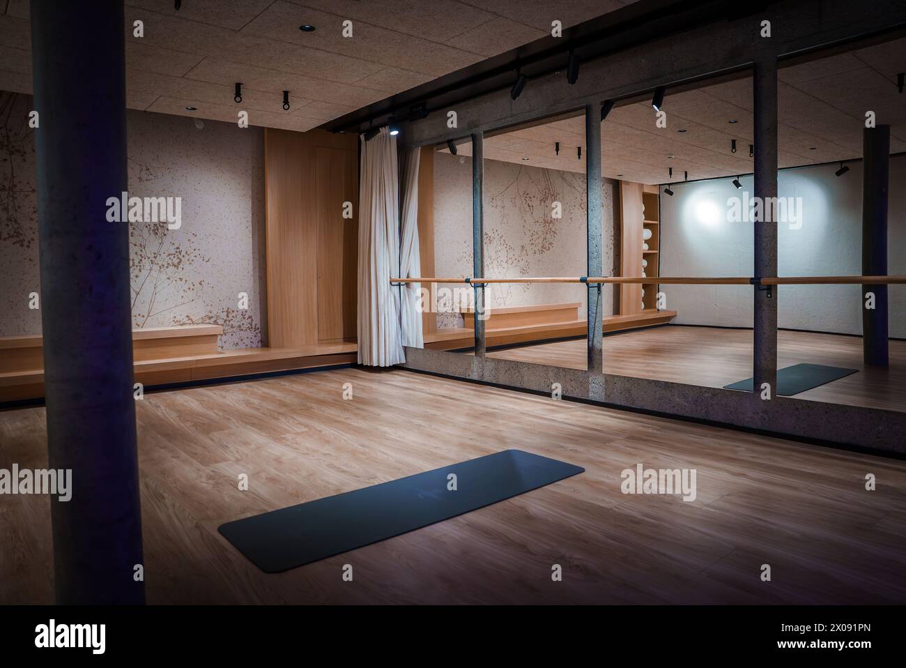 Studio workouts hi-res stock photography and images - Alamy