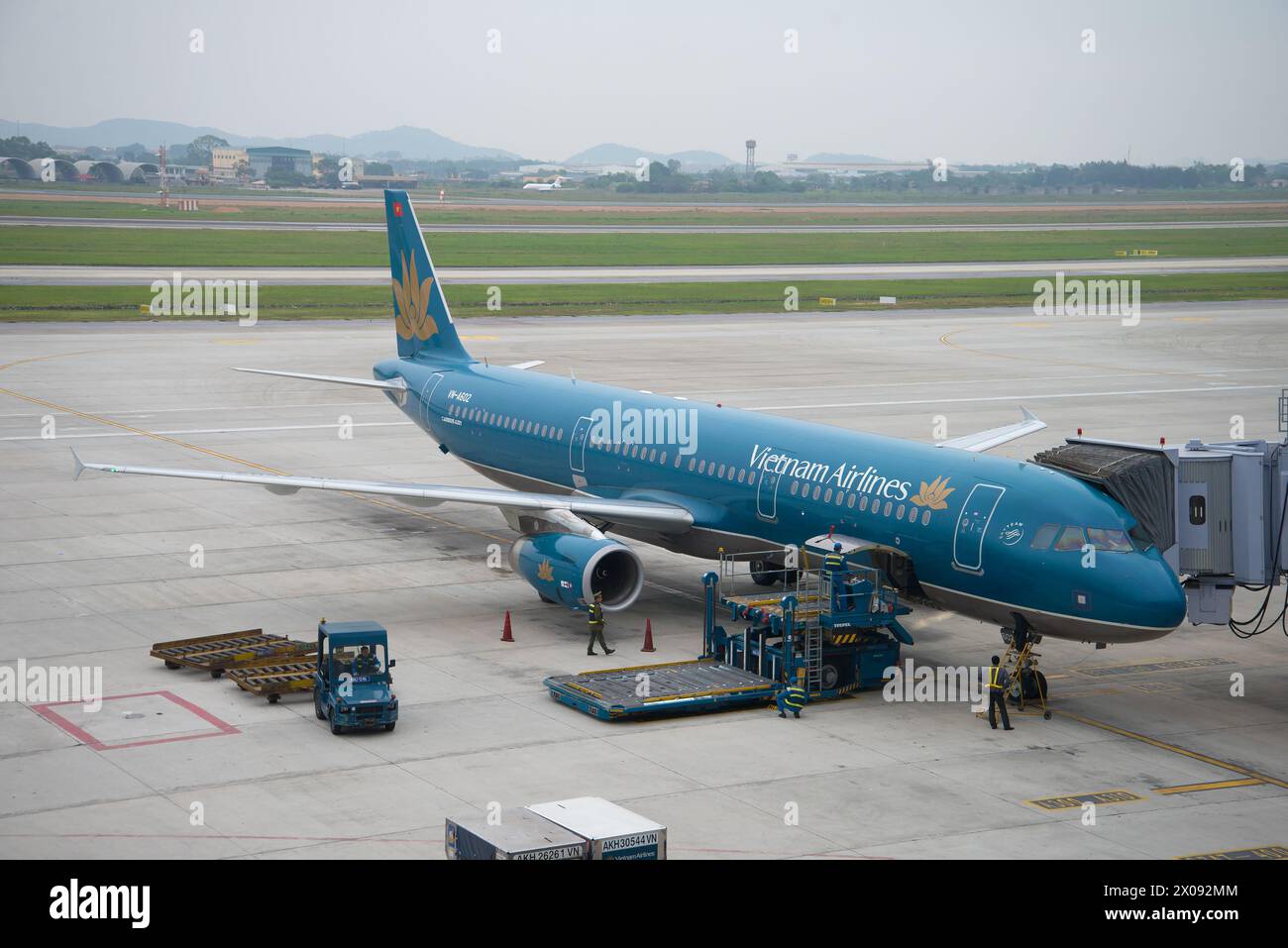 HANOI, VIETNAM - JANUARY 12, 2016: Airbus A321 (VN-A602) Vietnam ...