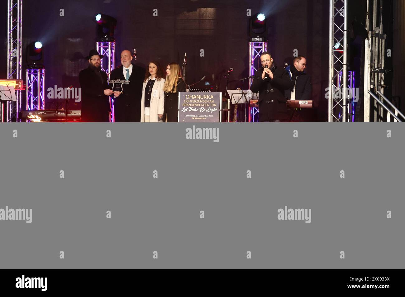 Rabbi Yehuda Teichtal, der Isrelische Botschafter Ron Prosor und ...