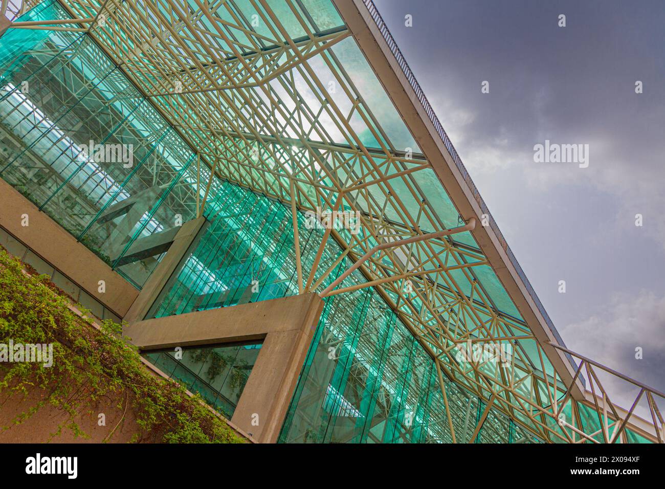 Trussed sloping roof hi-res stock photography and images - Alamy