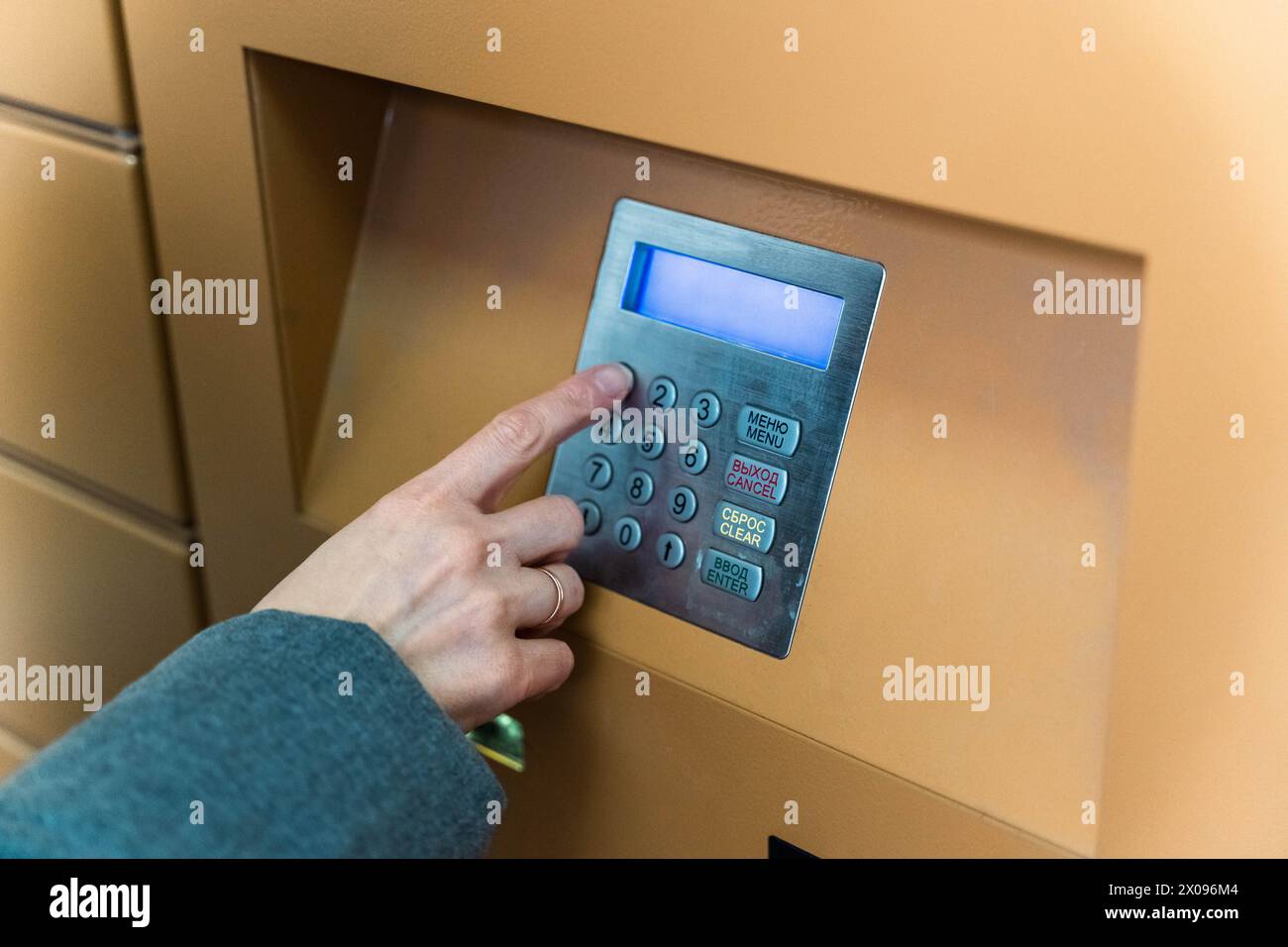 Transactional banking hi-res stock photography and images - Alamy