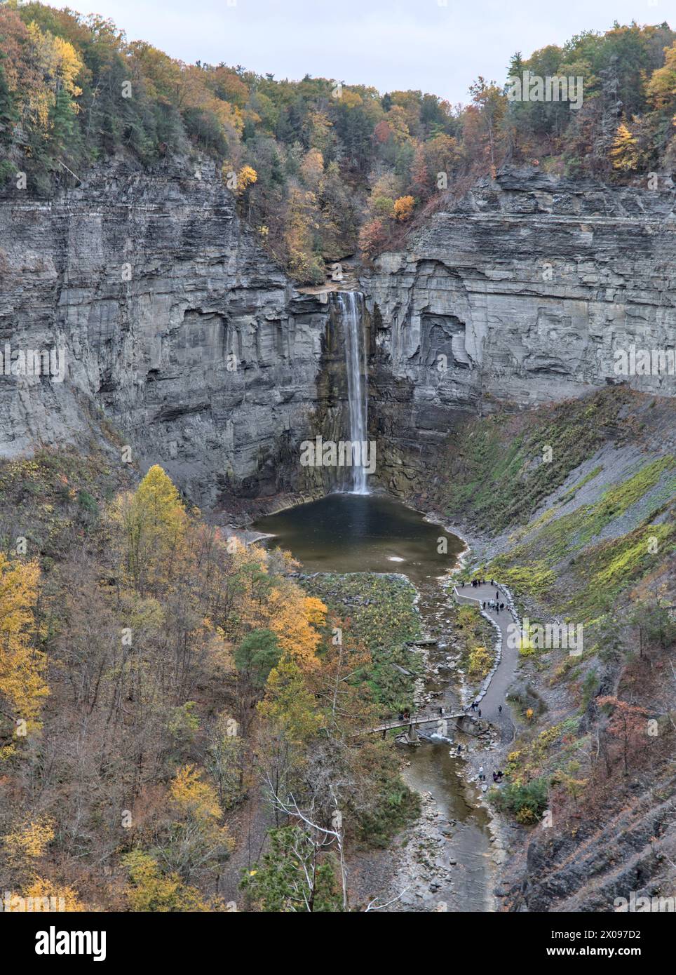 waterfall at Taughannock Falls State Park (huge beautiful gorge) Finger Lakes (Ithaca, New York ...
