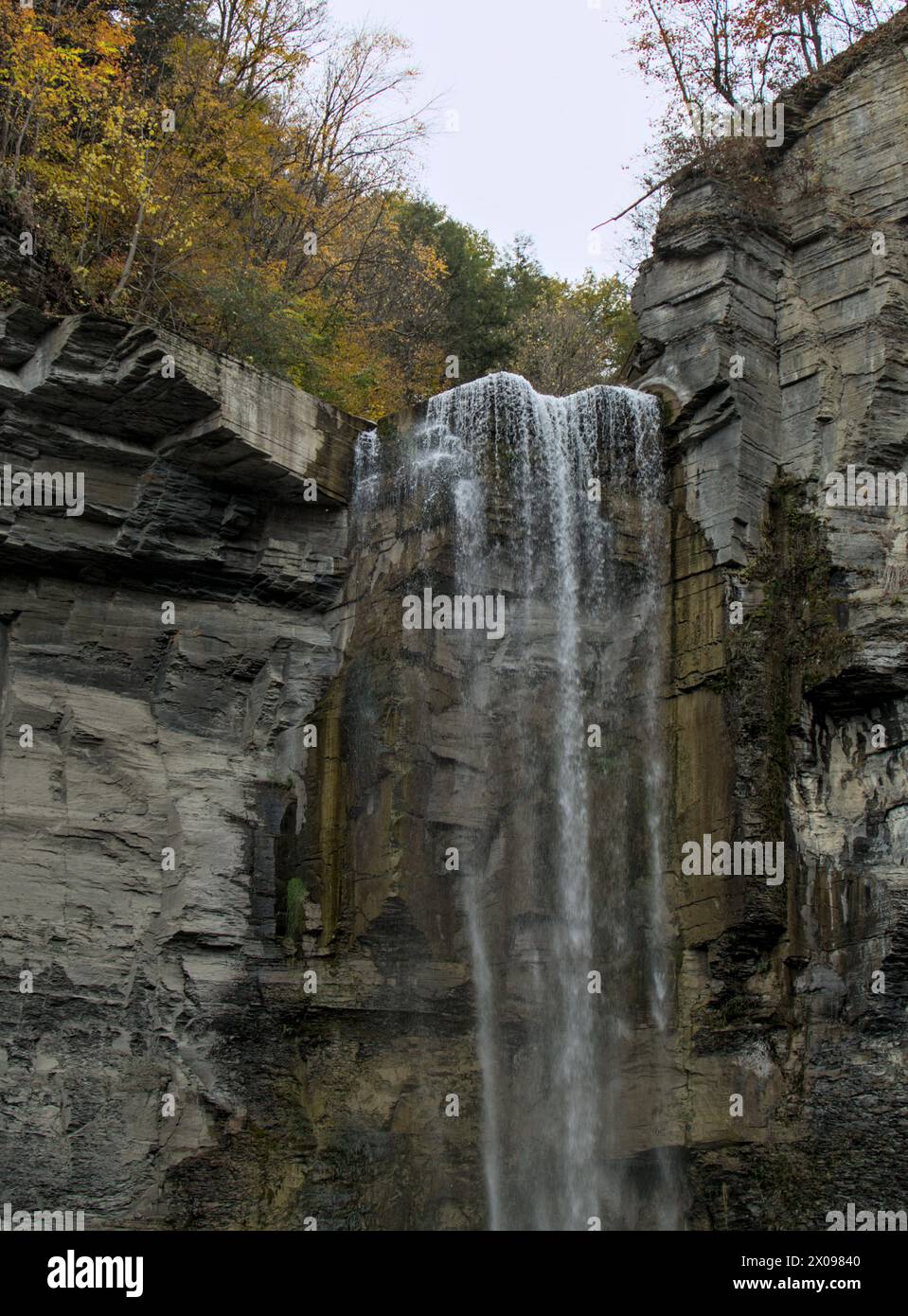 waterfall at Taughannock Falls State Park (huge beautiful gorge) Finger ...