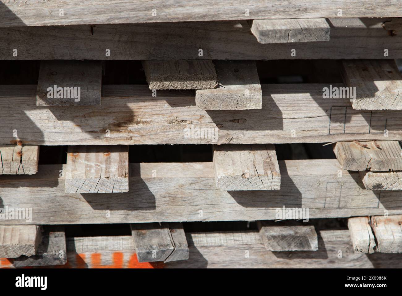 Old pallet hi-res stock photography and images - Alamy