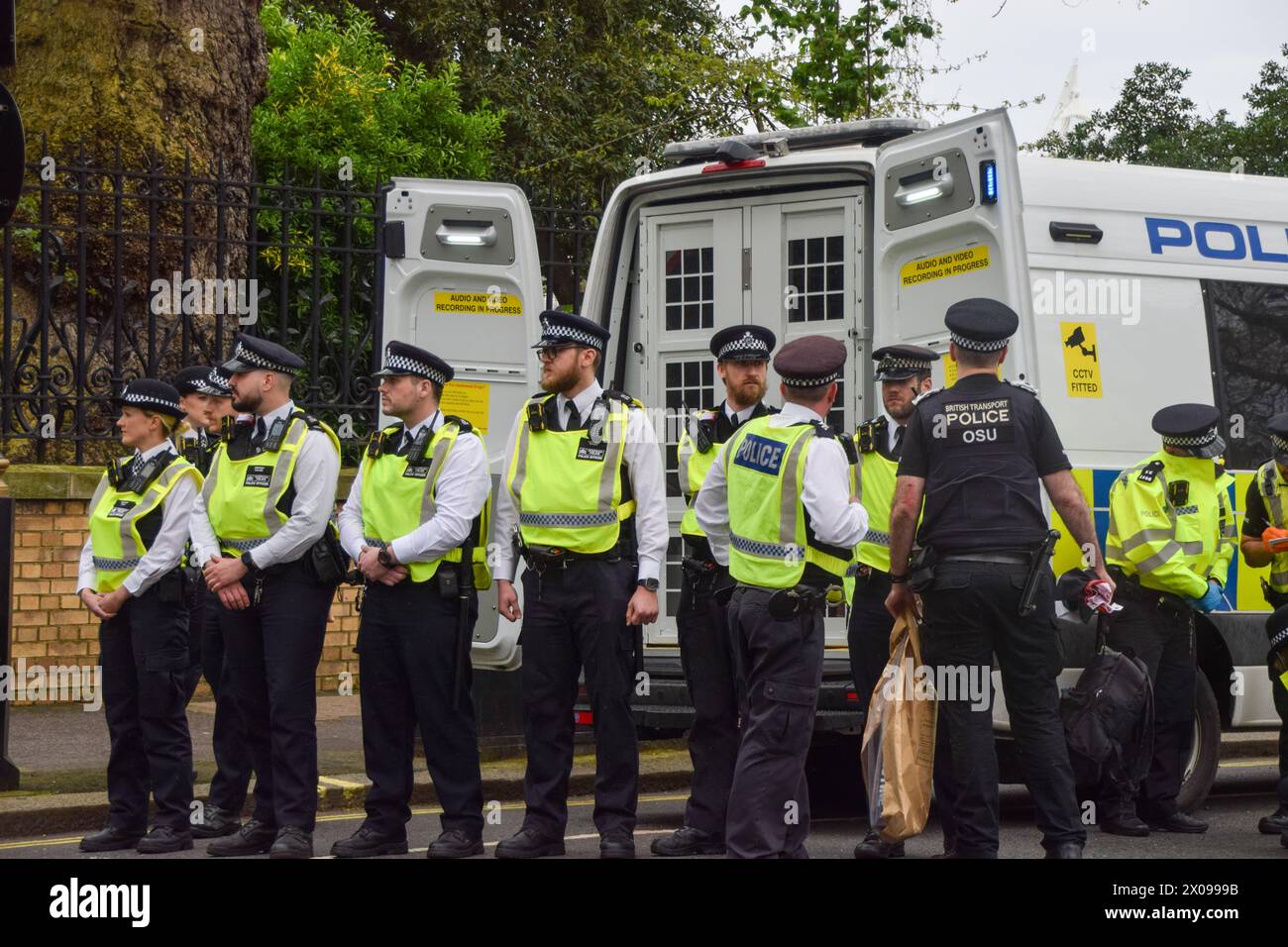 London, UK. 10th Apr, 2024. Police arrest protesters during the ...