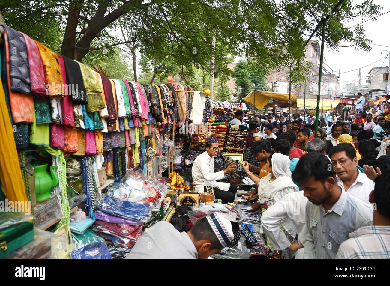 Shopping in masjid india hi-res stock photography and images - Alamy