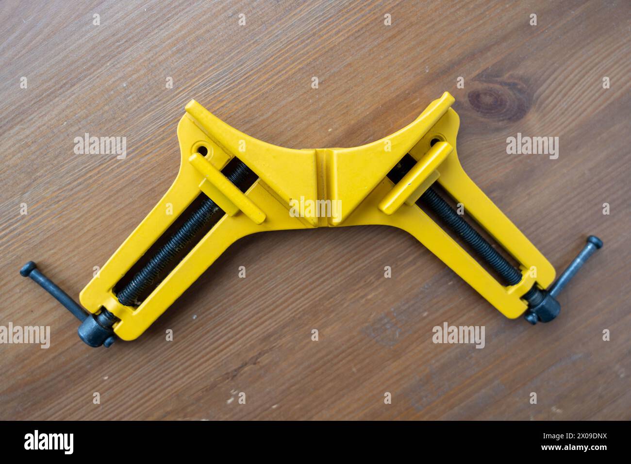 90 degree angle hi-res stock photography and images - Alamy