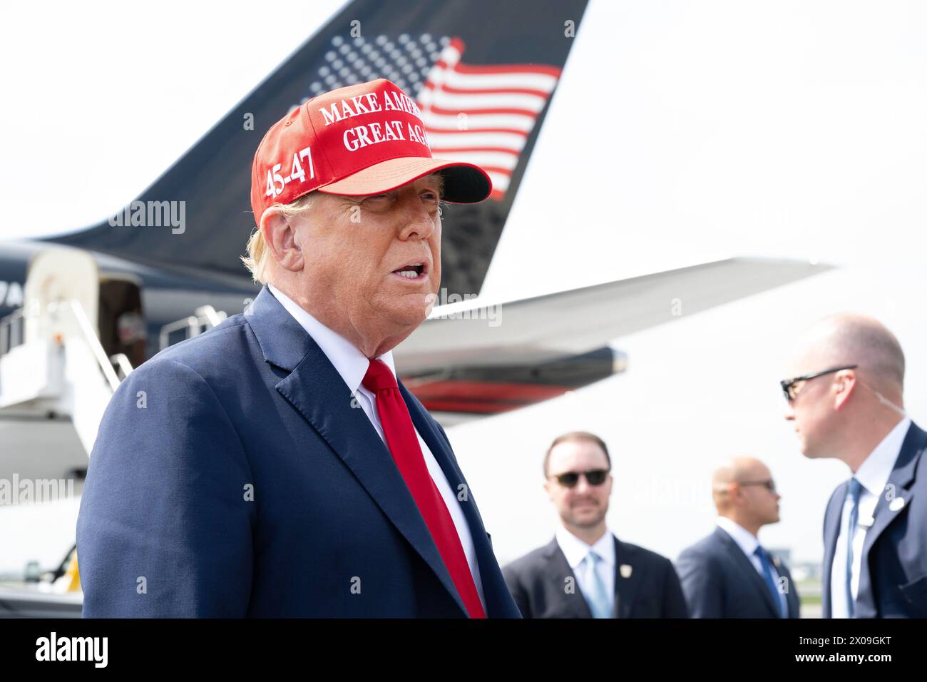 Atlanta, Georgia, USA. 10th Apr, 2024. Wearing his signature red ...